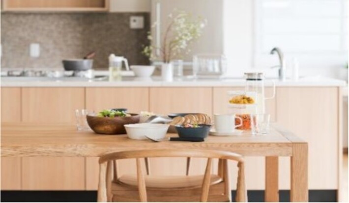 KEYUCAから環境にやさしく 上品見えするシルエットとデザインにこだわった 「リネン混ポケットシャツワンピース」が登場 | Web Magazine OPENERS